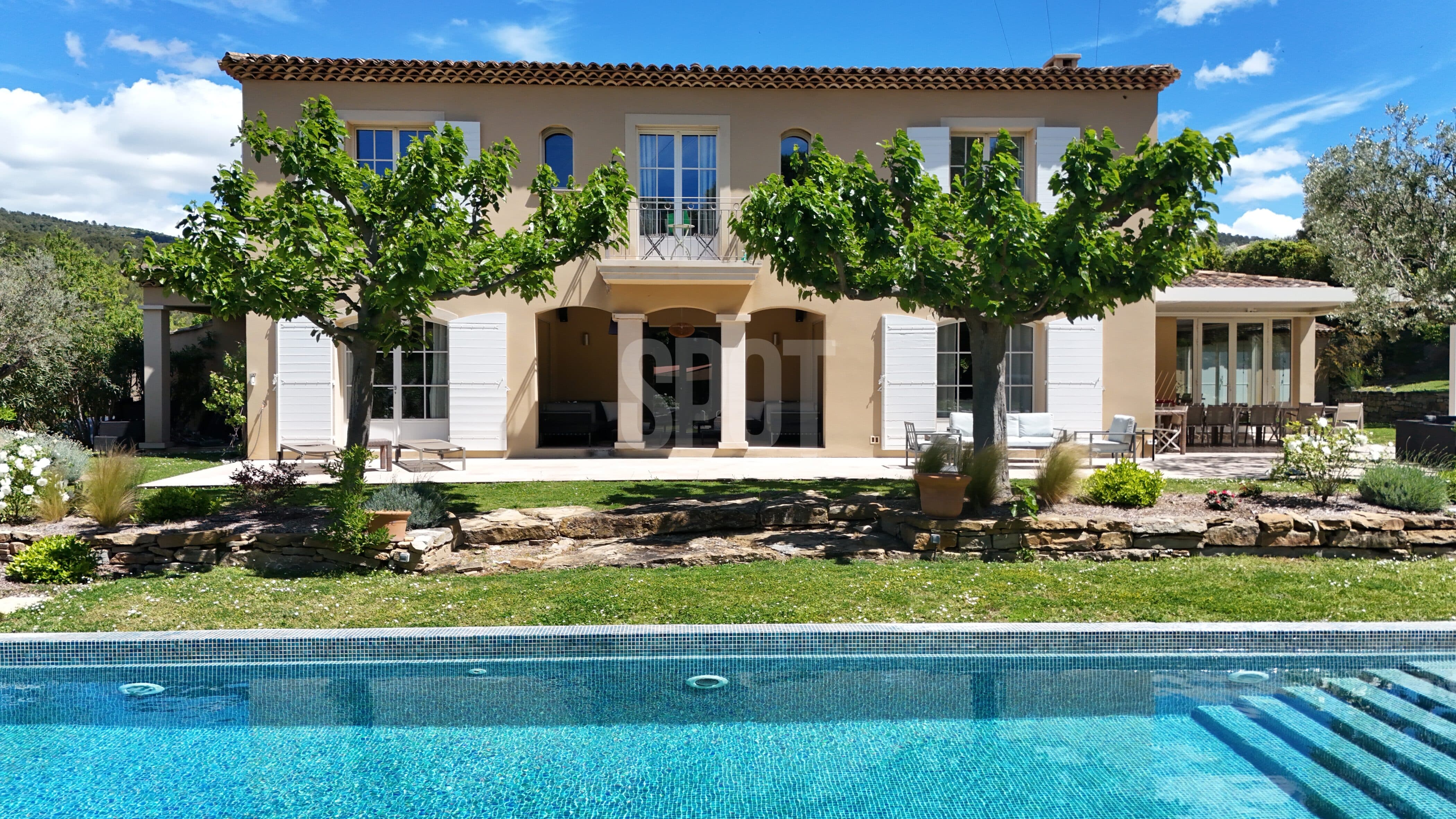 VILLA PROVENÇALE AU coeur DE LA NATURE - Spot Agency